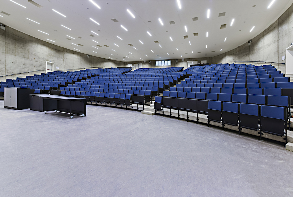 DAB GOES BACK TO SCHOOL… AS A UNIVERSITY TEACHER! | DAB Pumps